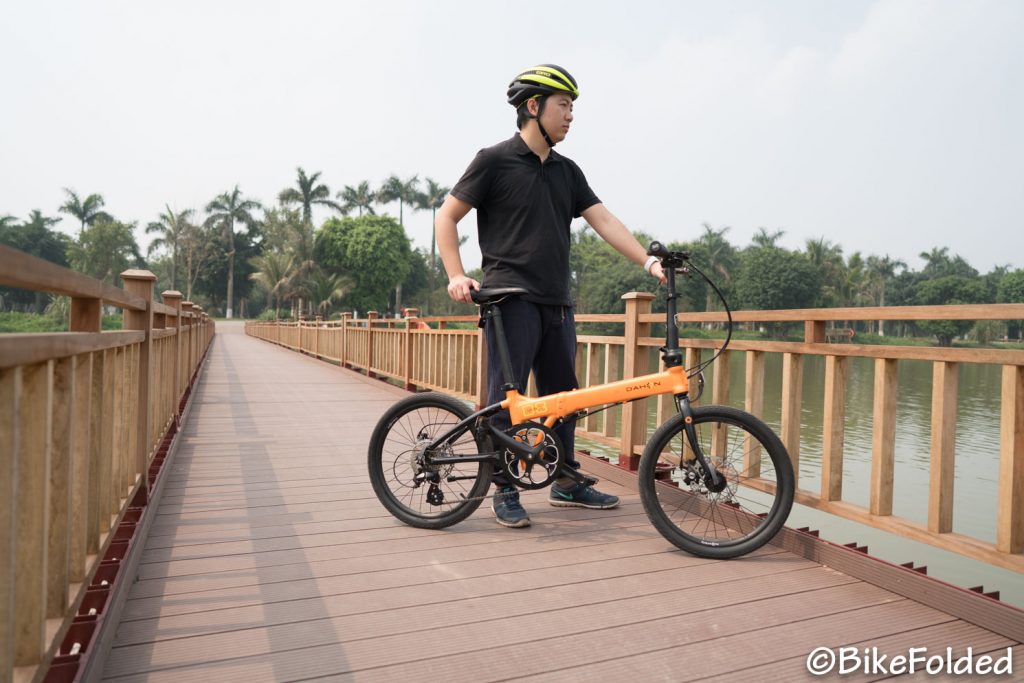Dahon Launch D8 Folding Bike Review - Premium Refinement - BikeFolded